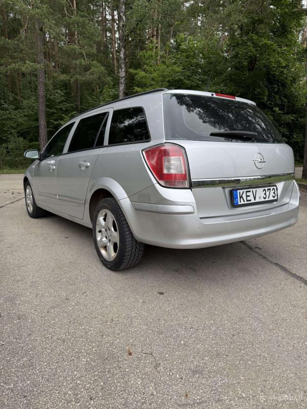 Grey Opel Astra 2008 in Kazlu Ruda, with an engine capacity of 1.70 L and mileage of 316 thousand km for 1150 €, photo 7 on AUTOMOTO.COM.LV
