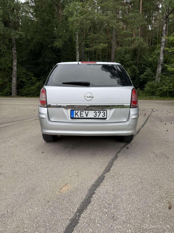 Grey Opel Astra 2008 in Kazlu Ruda, with an engine capacity of 1.70 L and mileage of 316 thousand km for 1150 €, photo 8 on AUTOMOTO.COM.LV