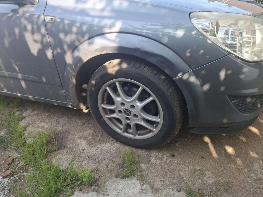 Pelēks Opel Astra 2008 Kauņa, ar dzinēja tilpumu 1.60 L un nobraukumu 226 tūkst. km par 1500 €, foto 3 vietnē AUTOMOTO.COM.LV
