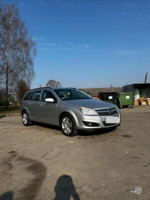 Grey Opel Astra 2008 in Marijampole, with an engine capacity of 1.69 L and mileage of 227 thousand km for 1900 €, photo  on AUTOMOTO.COM.LV
