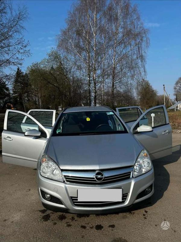 Grey Opel Astra 2008 in Marijampole, with an engine capacity of 1.69 L and mileage of 227 thousand km for 1900 €, photo 6 on AUTOMOTO.COM.LV