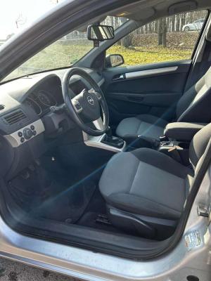 Pelēks Opel Astra 2008 Marijampole, ar dzinēja tilpumu 1.69 L un nobraukumu 227 tūkst. km par 1900 €, foto 9 vietnē AUTOMOTO.COM.LV