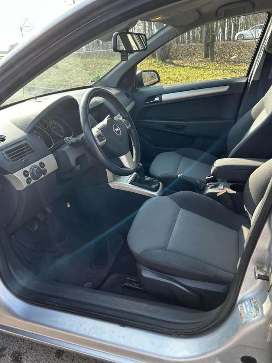 Pelēks Opel Astra 2008 Marijampole, ar dzinēja tilpumu 1.69 L un nobraukumu 227 tūkst. km par 1900 €, foto 9 vietnē AUTOMOTO.COM.LV