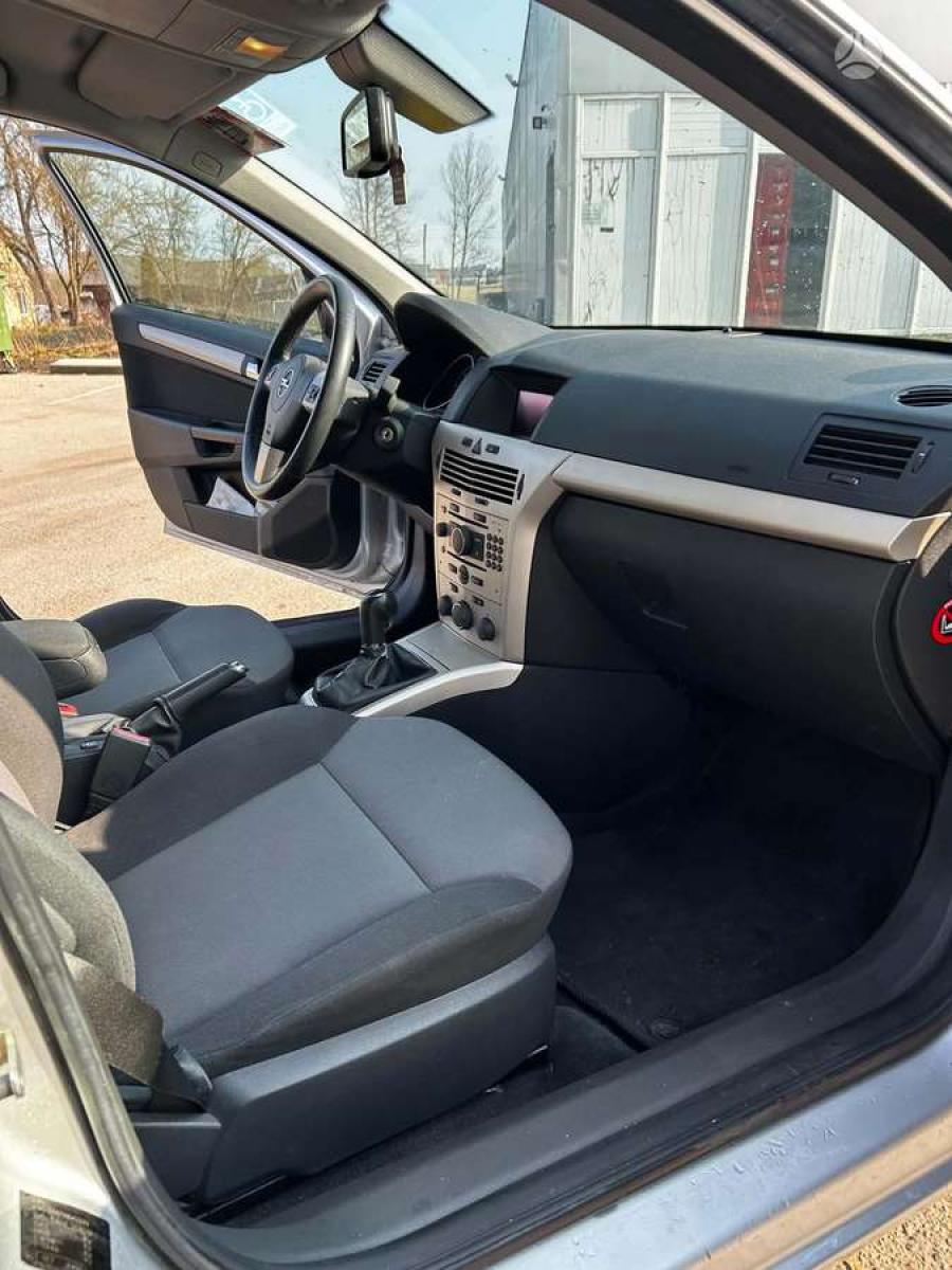 Pelēks Opel Astra 2008 Marijampole, ar dzinēja tilpumu 1.69 L un nobraukumu 227 tūkst. km par 1900 €, foto 10 vietnē AUTOMOTO.COM.LV