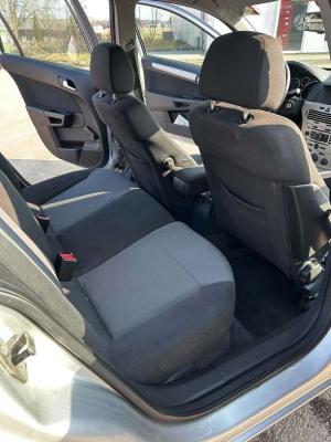 Pelēks Opel Astra 2008 Marijampole, ar dzinēja tilpumu 1.69 L un nobraukumu 227 tūkst. km par 1900 €, foto 12 vietnē AUTOMOTO.COM.LV