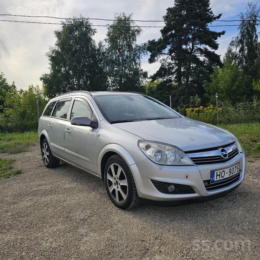 Pelēks Opel Astra 2008 Rīga, ar dzinēja tilpumu 1.90 L un nobraukumu 360 tūkst. km par 2150 €, foto 1 vietnē AUTOMOTO.COM.LV