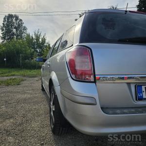 Pelēks Opel Astra 2008 Rīga, ar dzinēja tilpumu 1.90 L un nobraukumu 360 tūkst. km par 2150 €, foto 6 vietnē AUTOMOTO.COM.LV