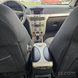 Pelēks Opel Astra 2008 Rīga, ar dzinēja tilpumu 1.90 L un nobraukumu 360 tūkst. km par 2150 €, foto 14 vietnē AUTOMOTO.COM.LV