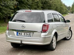 Grey Opel Astra 2008 in Jelgava, with an engine capacity of 1.70 L and mileage of 265 thousand km for 1750 €, photo 4 on AUTOMOTO.COM.LV