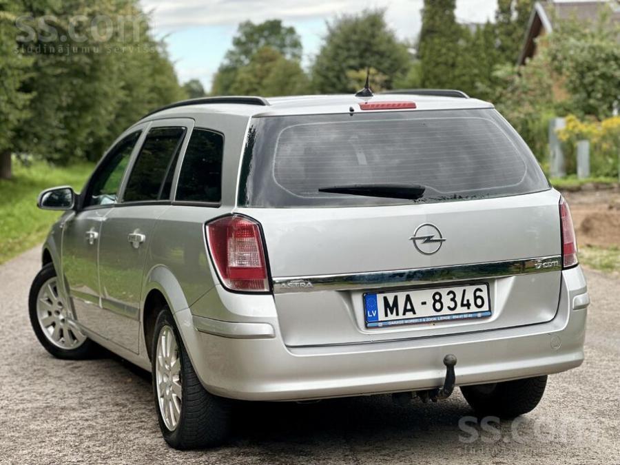 Grey Opel Astra 2008 in Jelgava, with an engine capacity of 1.70 L and mileage of 265 thousand km for 1750 €, photo 5 on AUTOMOTO.COM.LV
