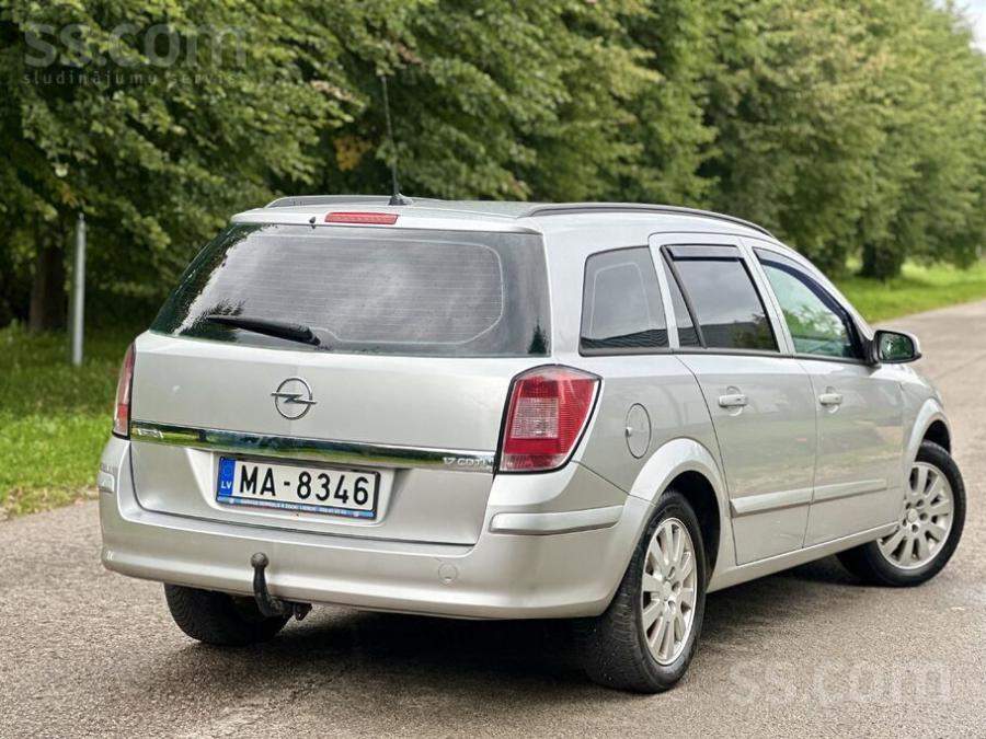 Grey Opel Astra 2008 in Jelgava, with an engine capacity of 1.70 L and mileage of 265 thousand km for 1750 €, photo 7 on AUTOMOTO.COM.LV