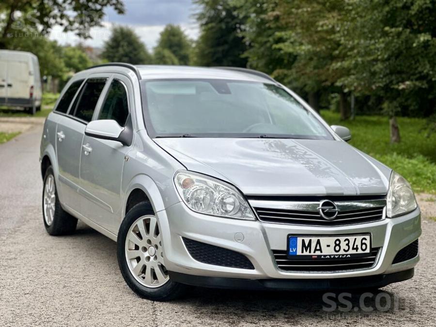 Grey Opel Astra 2008 in Jelgava, with an engine capacity of 1.70 L and mileage of 265 thousand km for 1750 €, photo 8 on AUTOMOTO.COM.LV