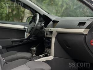 Grey Opel Astra 2008 in Jelgava, with an engine capacity of 1.70 L and mileage of 265 thousand km for 1750 €, photo 10 on AUTOMOTO.COM.LV