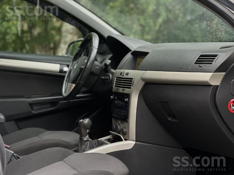 Grey Opel Astra 2008 in Jelgava, with an engine capacity of 1.70 L and mileage of 265 thousand km for 1750 €, photo 10 on AUTOMOTO.COM.LV