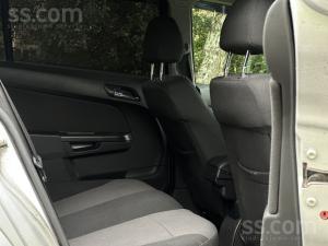 Grey Opel Astra 2008 in Jelgava, with an engine capacity of 1.70 L and mileage of 265 thousand km for 1750 €, photo 11 on AUTOMOTO.COM.LV