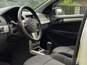 Grey Opel Astra 2008 in Jelgava, with an engine capacity of 1.70 L and mileage of 265 thousand km for 1750 €, photo 13 on AUTOMOTO.COM.LV