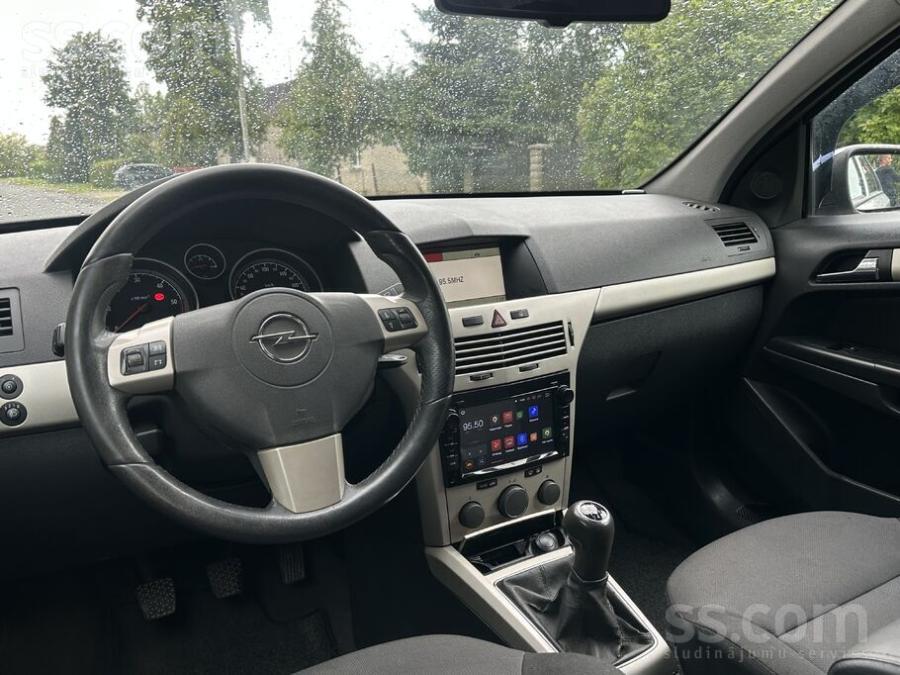 Grey Opel Astra 2008 in Jelgava, with an engine capacity of 1.70 L and mileage of 265 thousand km for 1750 €, photo 15 on AUTOMOTO.COM.LV