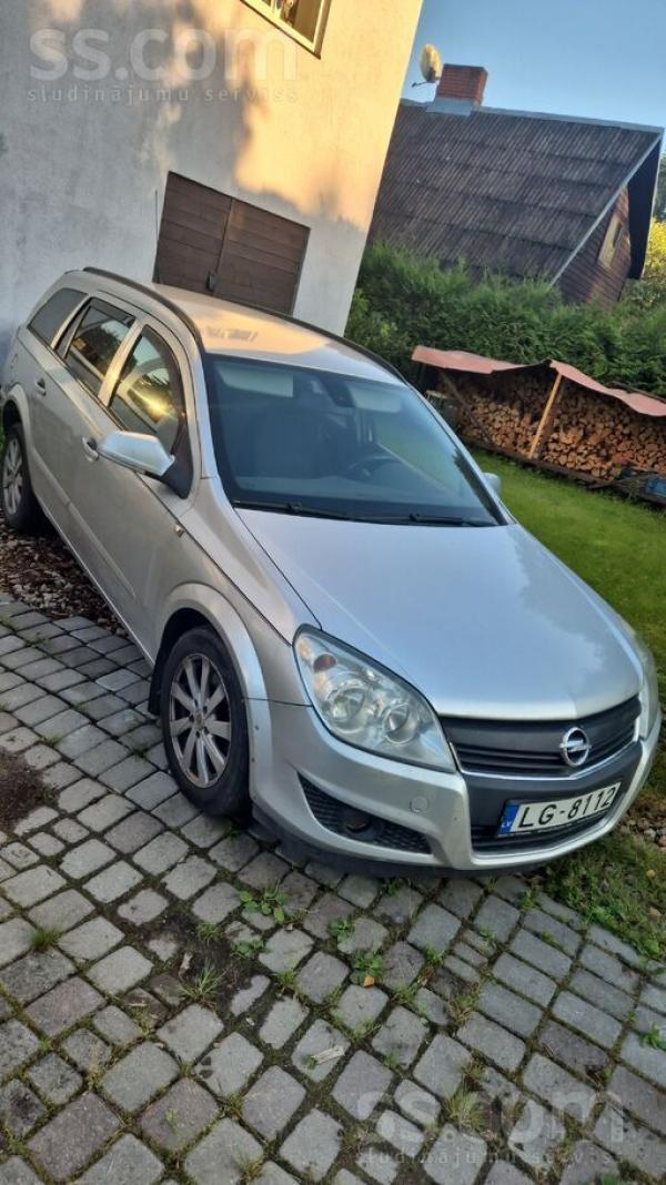 Grey Opel Astra 2008 in Jelgava, with an engine capacity of 1.70 L and mileage of 248 thousand km for 880 €, photo 1 on AUTOMOTO.COM.LV