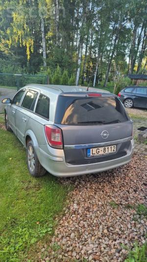Pelēks Opel Astra 2008 Jelgava, ar dzinēja tilpumu 1.70 L un nobraukumu 248 tūkst. km par 880 €, foto 4 vietnē AUTOMOTO.COM.LV