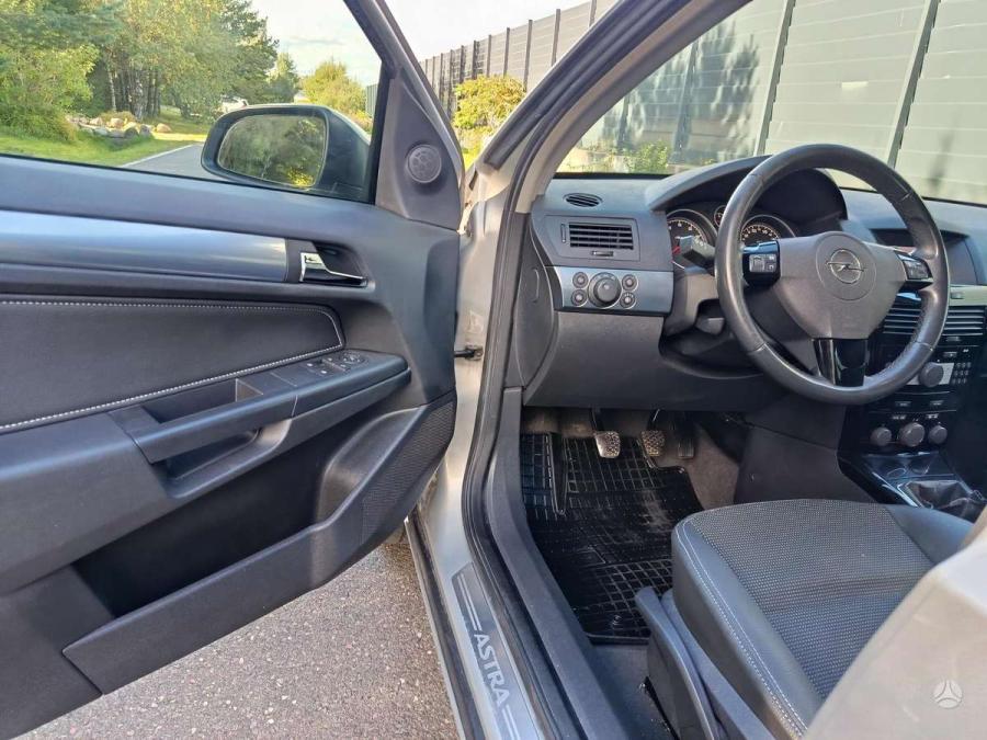 Pelēks Opel Astra 2008 Viļņa, ar dzinēja tilpumu 1.60 L un nobraukumu 190 tūkst. km par 1750 €, foto 12 vietnē AUTOMOTO.COM.LV