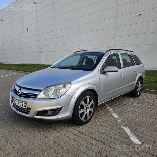 Pelēks Opel Astra 2008 Rīga, ar dzinēja tilpumu 1.90 L un nobraukumu 360 tūkst. km par 1440 €, foto 1 vietnē AUTOMOTO.COM.LV