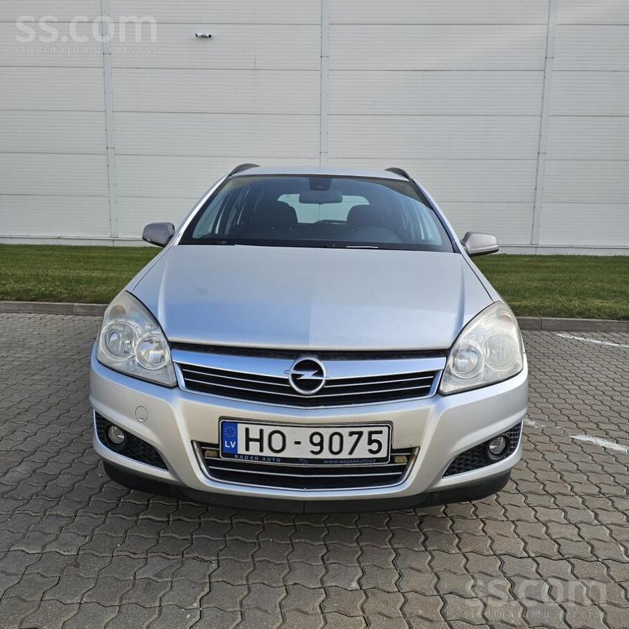 Pelēks Opel Astra 2008 Rīga, ar dzinēja tilpumu 1.90 L un nobraukumu 360 tūkst. km par 1440 €, foto 3 vietnē AUTOMOTO.COM.LV
