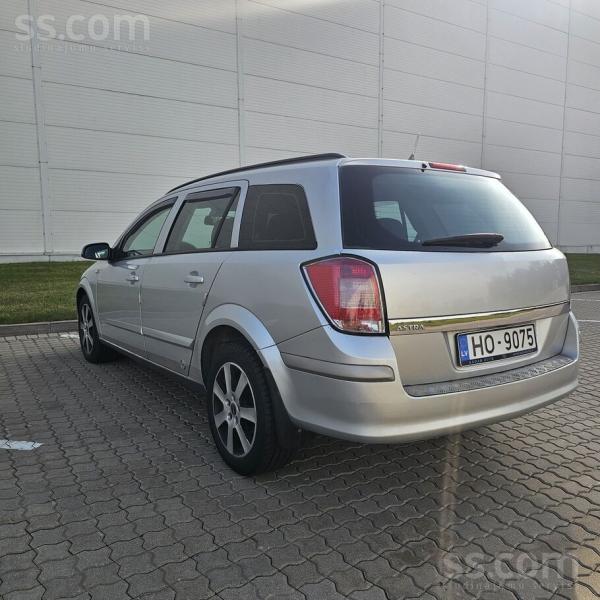 Pelēks Opel Astra 2008 Rīga, ar dzinēja tilpumu 1.90 L un nobraukumu 360 tūkst. km par 1440 €, foto 5 vietnē AUTOMOTO.COM.LV