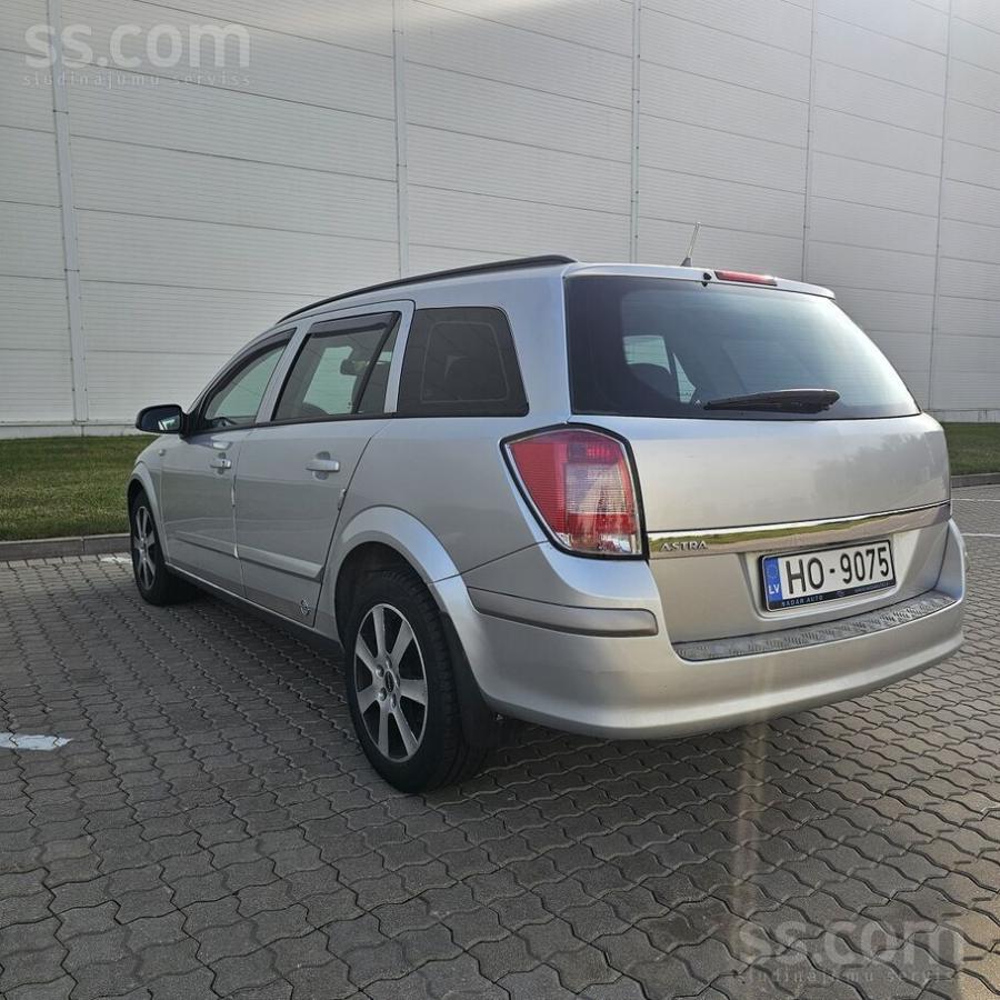 Pelēks Opel Astra 2008 Rīga, ar dzinēja tilpumu 1.90 L un nobraukumu 360 tūkst. km par 1440 €, foto 5 vietnē AUTOMOTO.COM.LV