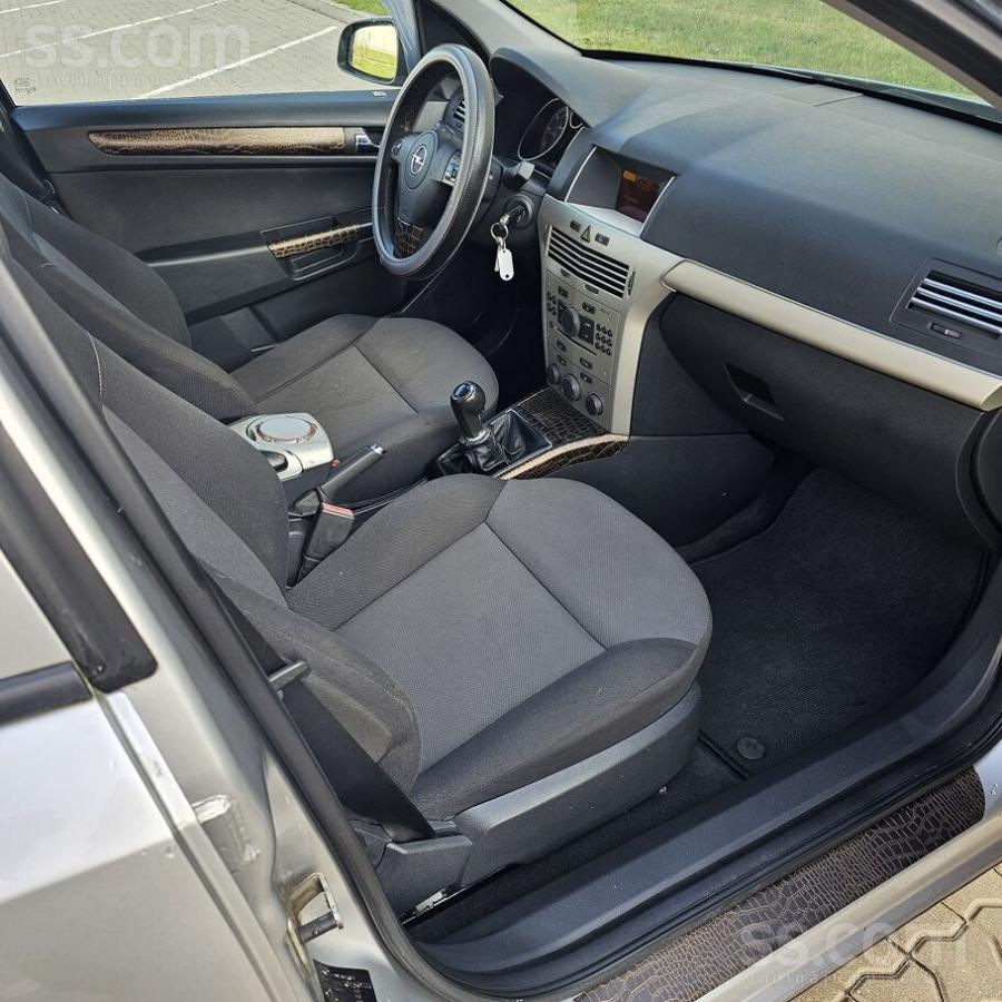 Pelēks Opel Astra 2008 Rīga, ar dzinēja tilpumu 1.90 L un nobraukumu 360 tūkst. km par 1440 €, foto 12 vietnē AUTOMOTO.COM.LV