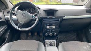Grey Opel Astra 2008 in Vilnius, with an engine capacity of 1.70 L and mileage of 335 thousand km for 650 €, photo 8 on AUTOMOTO.COM.LV
