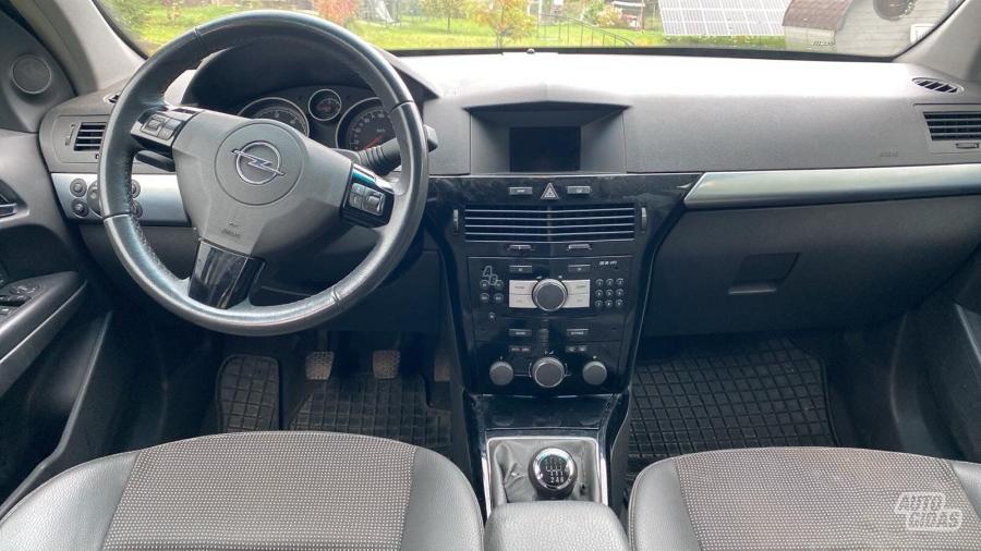 Grey Opel Astra 2008 in Vilnius, with an engine capacity of 1.70 L and mileage of 335 thousand km for 650 €, photo 8 on AUTOMOTO.COM.LV