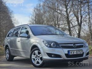 Grey Opel Astra 2009 in Tukums, with an engine capacity of 1.90 L and mileage of 278 thousand km for 2490 €, photo 1 on AUTOMOTO.COM.LV