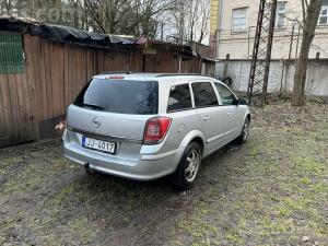 Grey Opel Astra 2009 in Riga, with an engine capacity of 1.70 L and mileage of 335 thousand km for 1500 €, photo 3 on AUTOMOTO.COM.LV