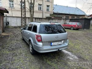 Grey Opel Astra 2009 in Riga, with an engine capacity of 1.70 L and mileage of 335 thousand km for 1500 €, photo 4 on AUTOMOTO.COM.LV