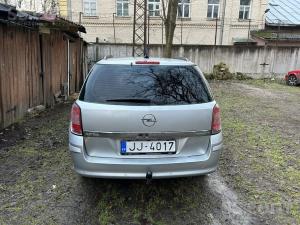 Grey Opel Astra 2009 in Riga, with an engine capacity of 1.70 L and mileage of 335 thousand km for 1500 €, photo 5 on AUTOMOTO.COM.LV