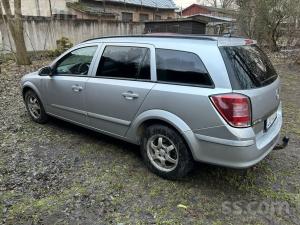 Grey Opel Astra 2009 in Riga, with an engine capacity of 1.70 L and mileage of 335 thousand km for 1500 €, photo 6 on AUTOMOTO.COM.LV