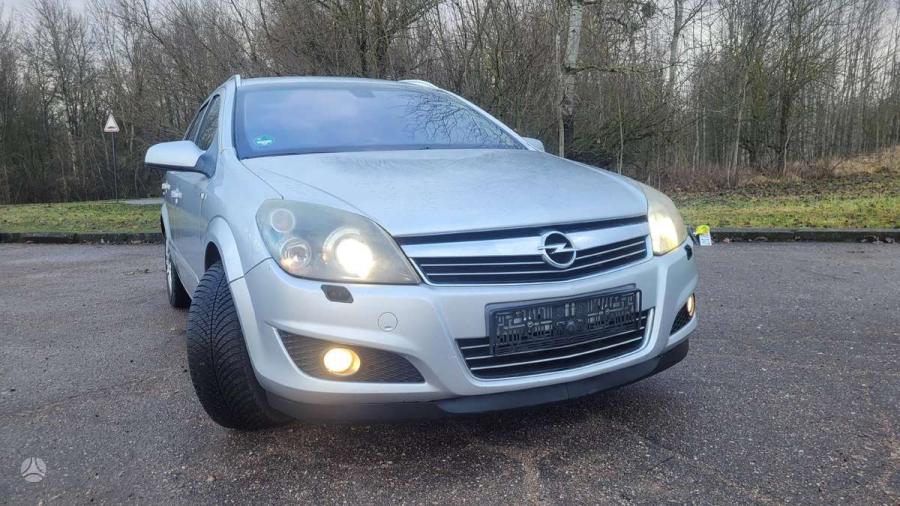 Pelēks Opel Astra 2009 Kauņa, ar dzinēja tilpumu 1.91 L un nobraukumu 385 tūkst. km par 1990 €, foto 2 vietnē AUTOMOTO.COM.LV