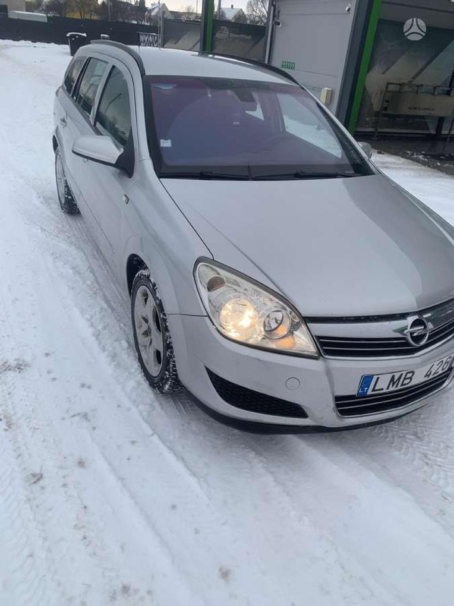 Grey Opel Astra 2009 in Taurage, with an engine capacity of 1.69 L and mileage of 126 thousand km for 1300 €, photo 2 on AUTOMOTO.COM.LV