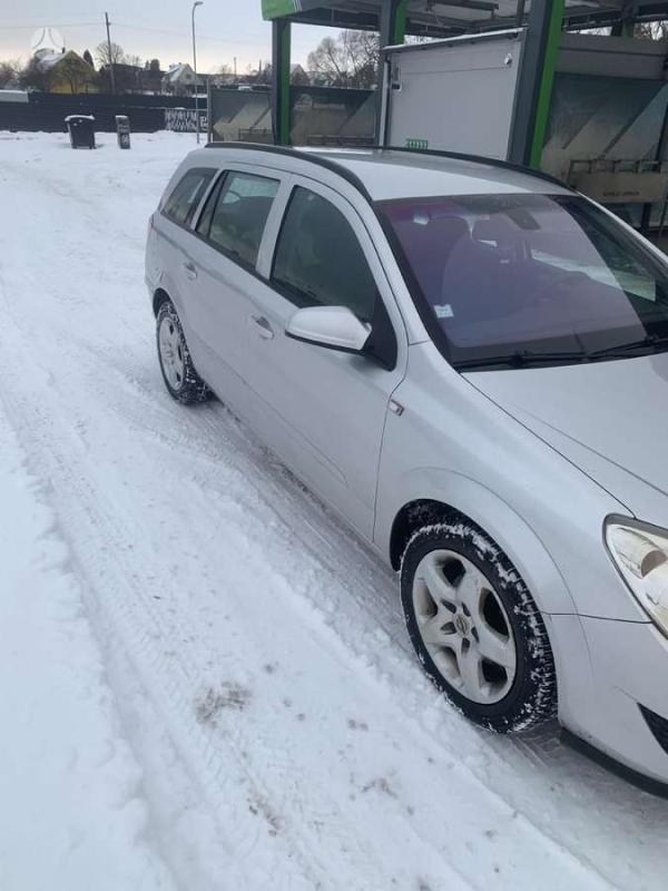 Pelēks Opel Astra 2009 Tauragė, ar dzinēja tilpumu 1.69 L un nobraukumu 126 tūkst. km par 1300 €, foto 3 vietnē AUTOMOTO.COM.LV