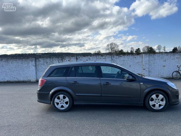 Grey Opel Astra 2009 in Varena, with an engine capacity of 1.70 L and mileage of 448 thousand km for 1500 €, photo 4 on AUTOMOTO.COM.LV