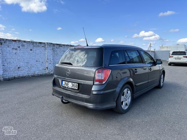 Grey Opel Astra 2009 in Varena, with an engine capacity of 1.70 L and mileage of 448 thousand km for 1500 €, photo 5 on AUTOMOTO.COM.LV