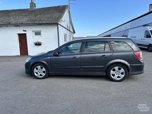 Grey Opel Astra 2009 in Varena, with an engine capacity of 1.70 L and mileage of 448 thousand km for 1500 €, photo 8 on AUTOMOTO.COM.LV