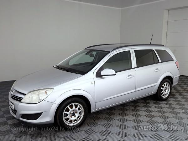 Grey Opel Astra 2009 in Tallinn, with an engine capacity of 1.70 L and mileage of 368 thousand km for 1299 €, photo 2 on AUTOMOTO.COM.LV