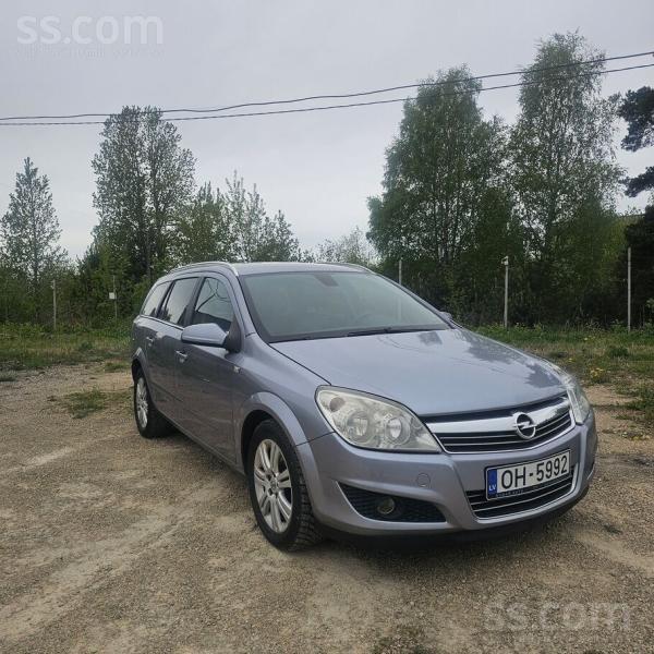 Pelēks Opel Astra 2009 Rīga, ar dzinēja tilpumu 1.70 L un nobraukumu 310 tūkst. km par 2110 €, foto 1 vietnē AUTOMOTO.COM.LV