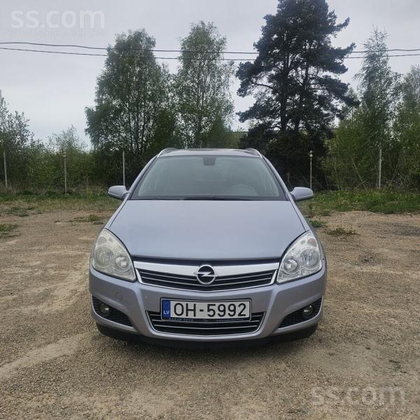 Pelēks Opel Astra 2009 Rīga, ar dzinēja tilpumu 1.70 L un nobraukumu 310 tūkst. km par 2110 €, foto 2 vietnē AUTOMOTO.COM.LV