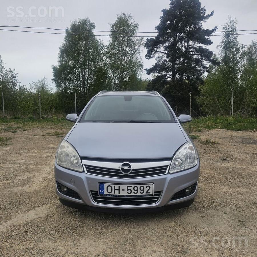 Pelēks Opel Astra 2009 Rīga, ar dzinēja tilpumu 1.70 L un nobraukumu 310 tūkst. km par 2110 €, foto 3 vietnē AUTOMOTO.COM.LV