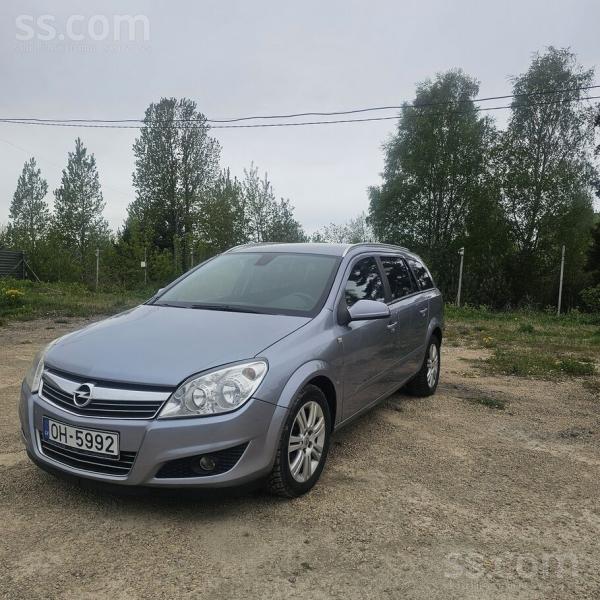 Pelēks Opel Astra 2009 Rīga, ar dzinēja tilpumu 1.70 L un nobraukumu 310 tūkst. km par 2110 €, foto 3 vietnē AUTOMOTO.COM.LV
