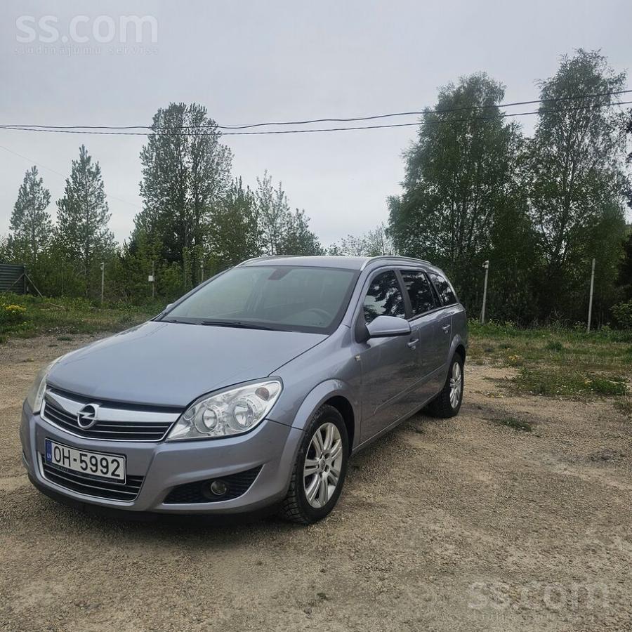 Pelēks Opel Astra 2009 Rīga, ar dzinēja tilpumu 1.70 L un nobraukumu 310 tūkst. km par 2110 €, foto 4 vietnē AUTOMOTO.COM.LV