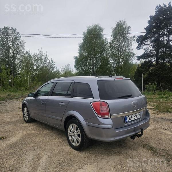 Pelēks Opel Astra 2009 Rīga, ar dzinēja tilpumu 1.70 L un nobraukumu 310 tūkst. km par 2110 €, foto 5 vietnē AUTOMOTO.COM.LV