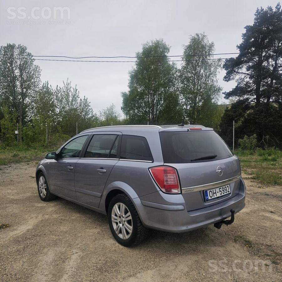 Pelēks Opel Astra 2009 Rīga, ar dzinēja tilpumu 1.70 L un nobraukumu 310 tūkst. km par 2110 €, foto 6 vietnē AUTOMOTO.COM.LV
